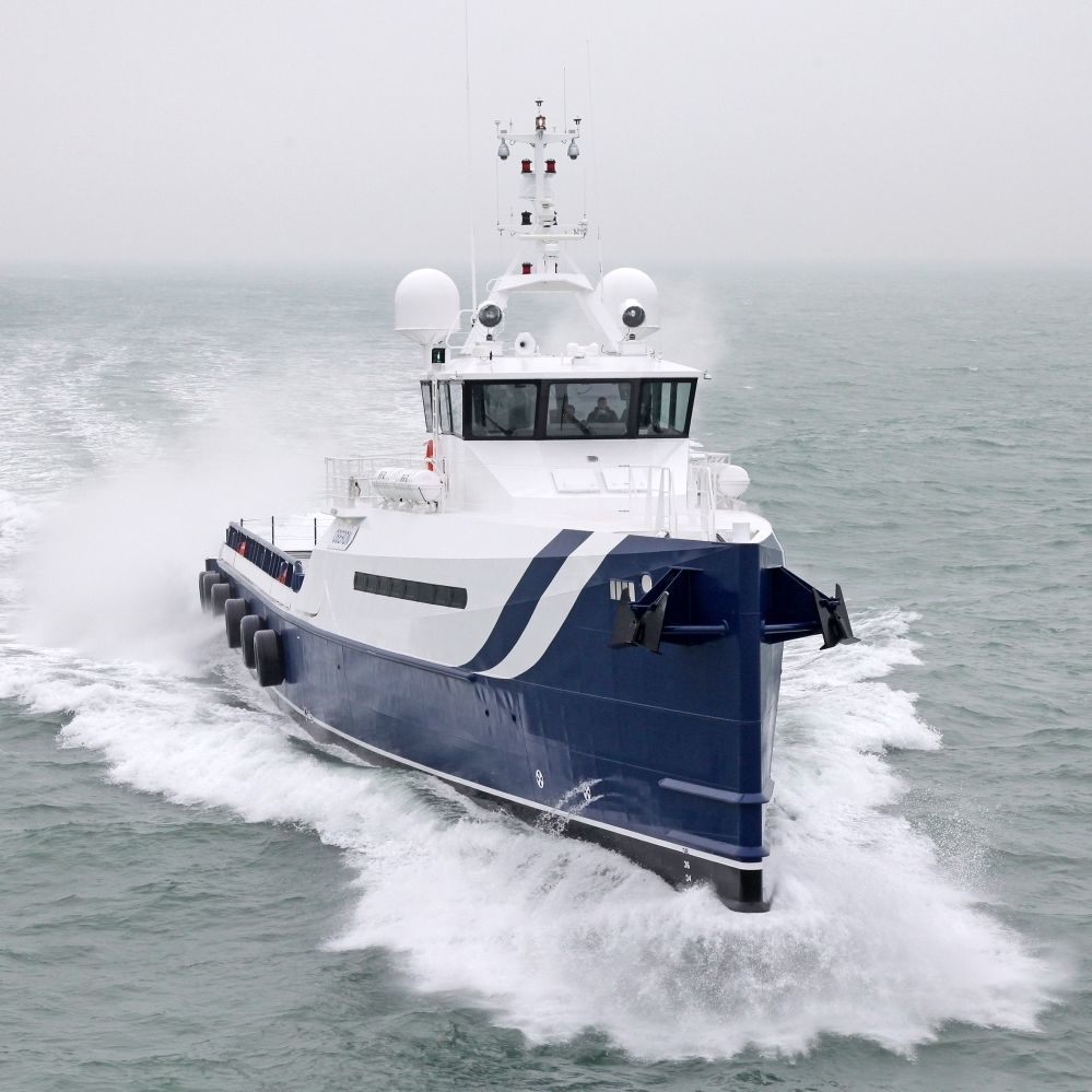 Megaiate de cruzeiro - PURSUIT - Damen Yachting - com casa de leme ...