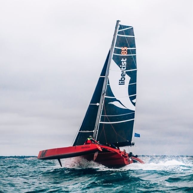 Trimarã - 853 - Libertist - de cruzeiro / com gurupés / mastro de carbono