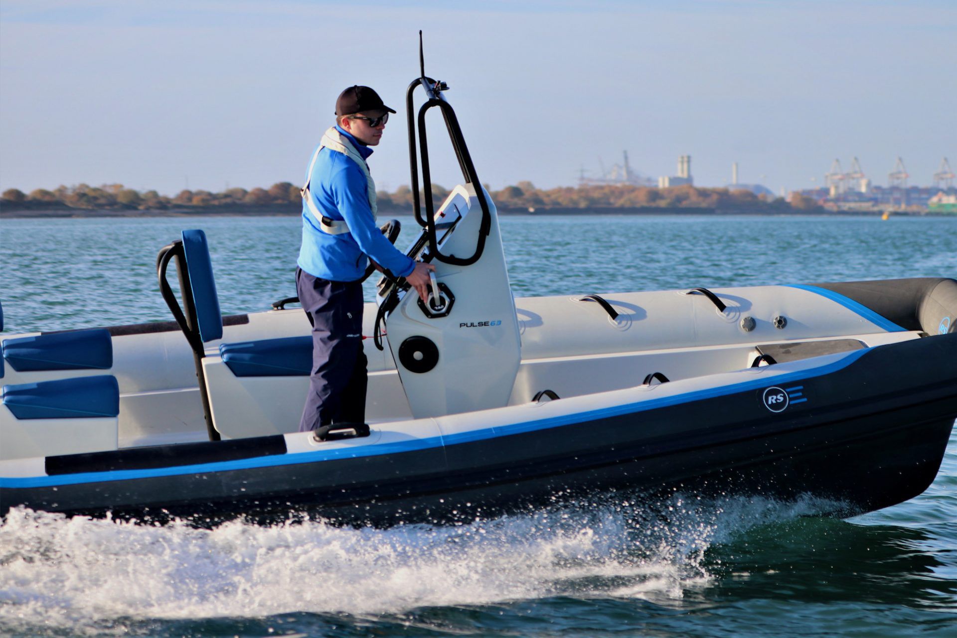 Barco inflável com motor de centro - RS Electric Boats Ltd. - elétrico ...