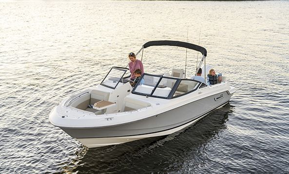 Lancha de proa aberta com motor de popa - 210 VANTAGE - Boston Whaler ...