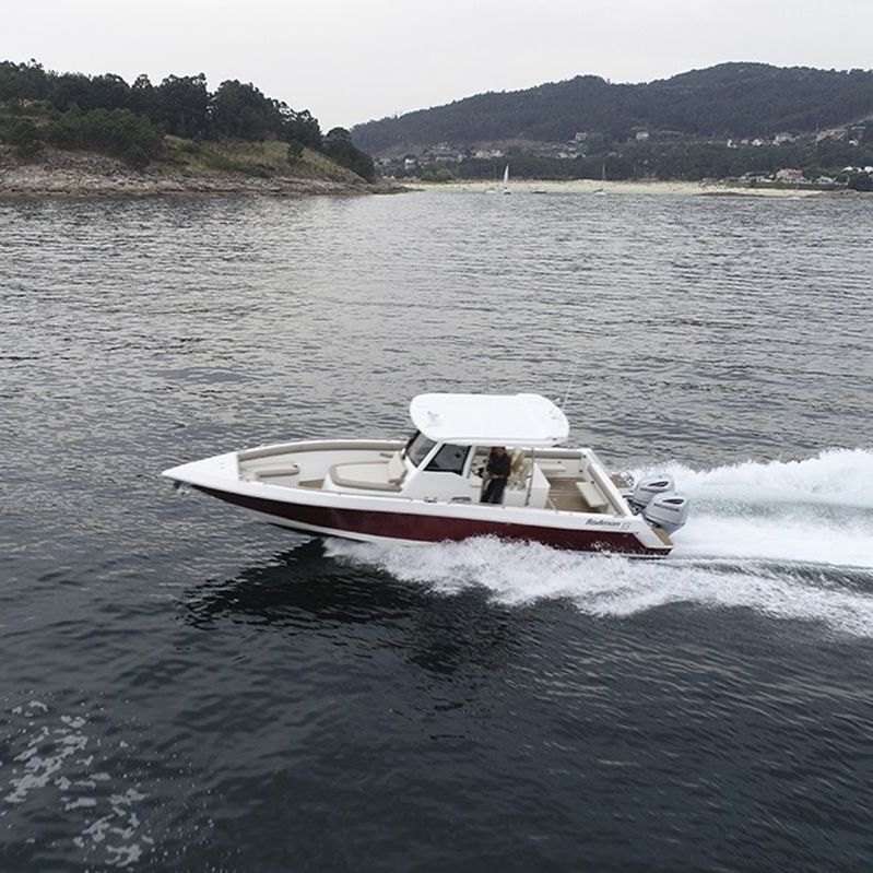 Lancha Express Cruiser com motor de popa - 33 Offshore - Rodman ...