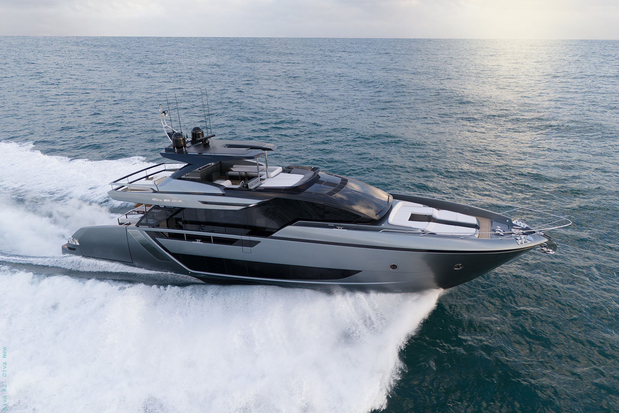 Iate a motor de cruzeiro - 82' DIVA - Riva - com flybridge / V-drive ...