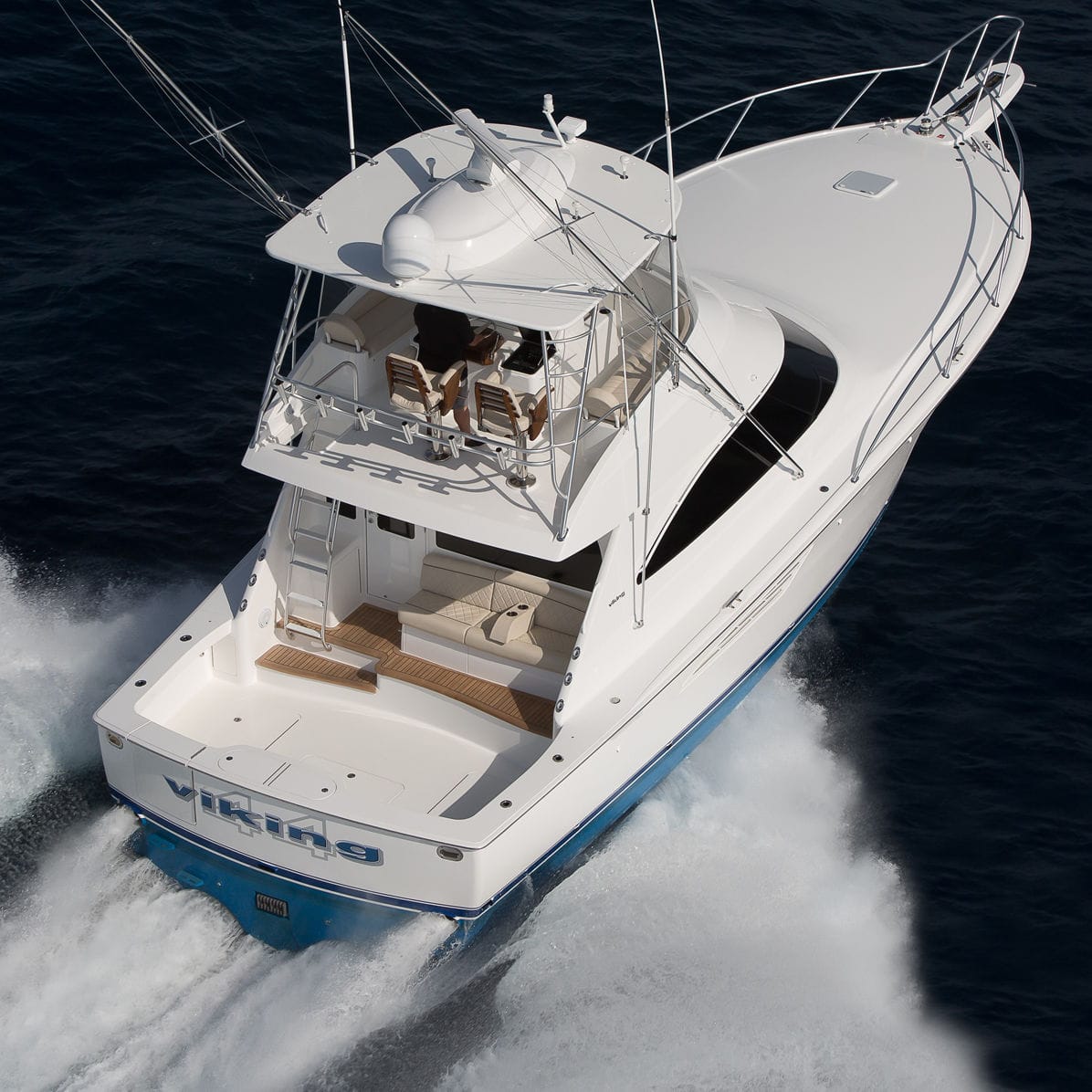 Lancha Express Cruiser com motor de centro - 44C - Viking Yachts - a ...