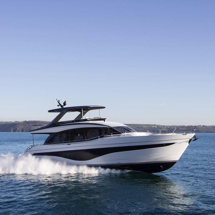 Iate a motor de cruzeiro - Y72 - Princess - com flybridge / 4 cabines ...