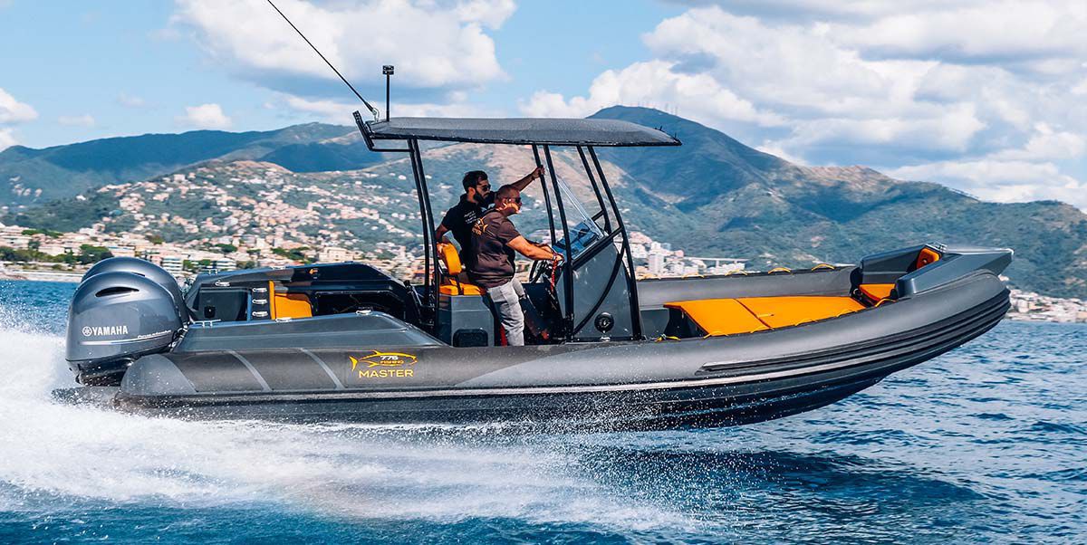 Barco inflável com motor de popa - 775 - Master - bimotor / semirrígido ...