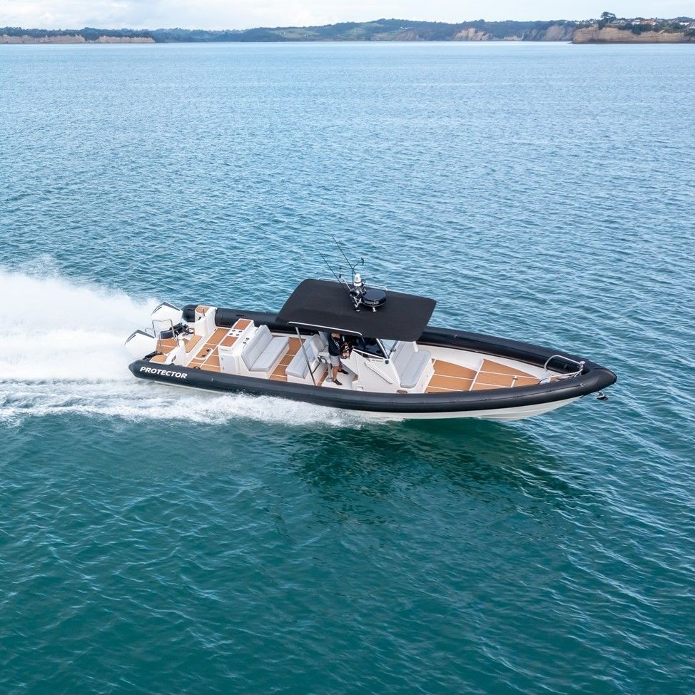 Barco inflável com motor de popa - 410 CHASE - Rayglass Boats - bimotor ...