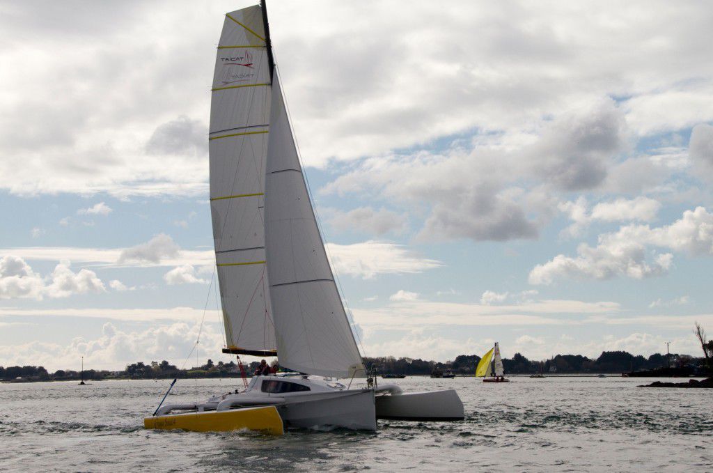 Trimarã - 30 - Tricat - de cruzeiro / 2 cabines / pernoite para 6 pessoas