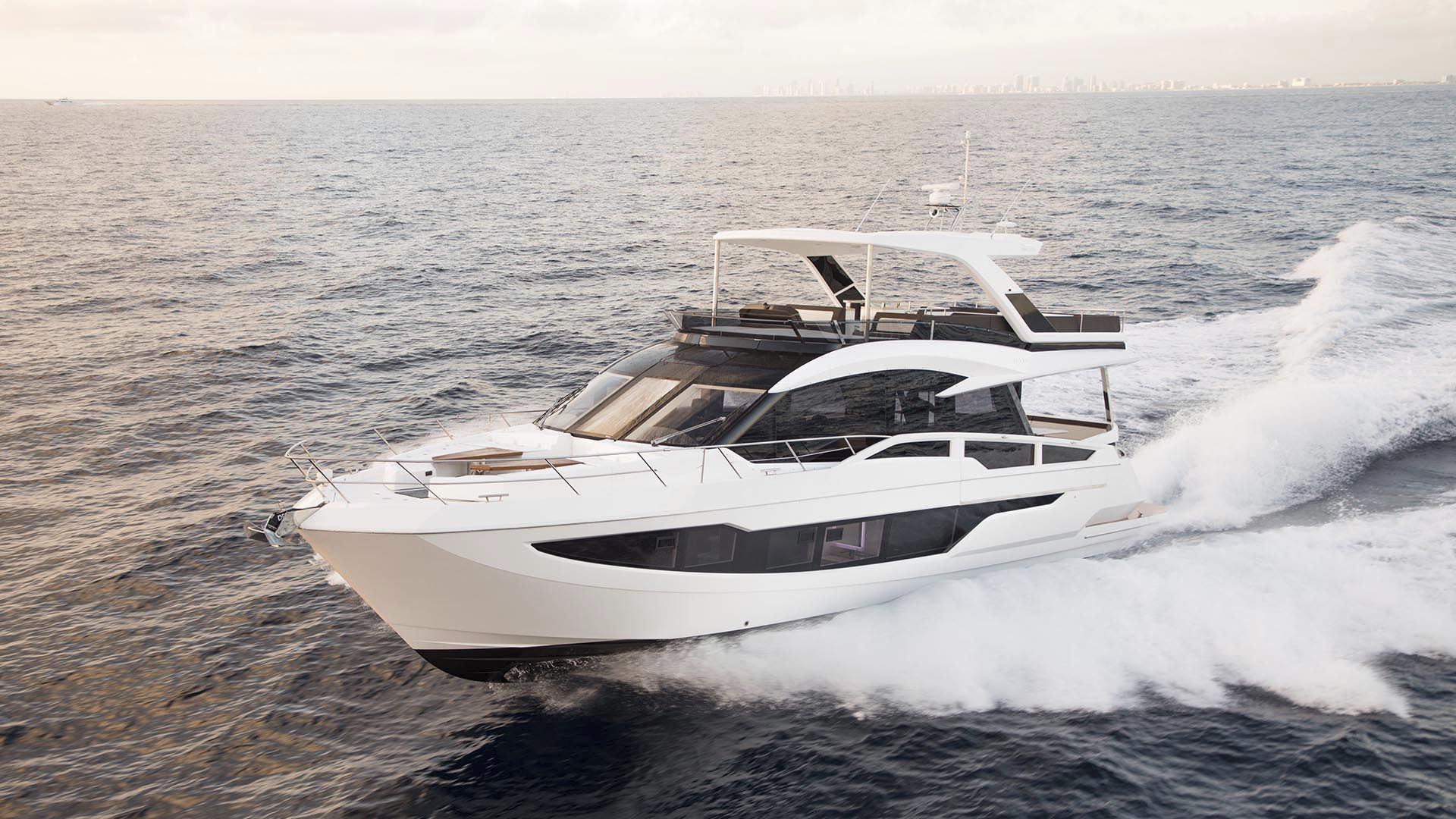 Iate a motor de cruzeiro - 640 FLY - Galeon - com flybridge / 4 cabines
