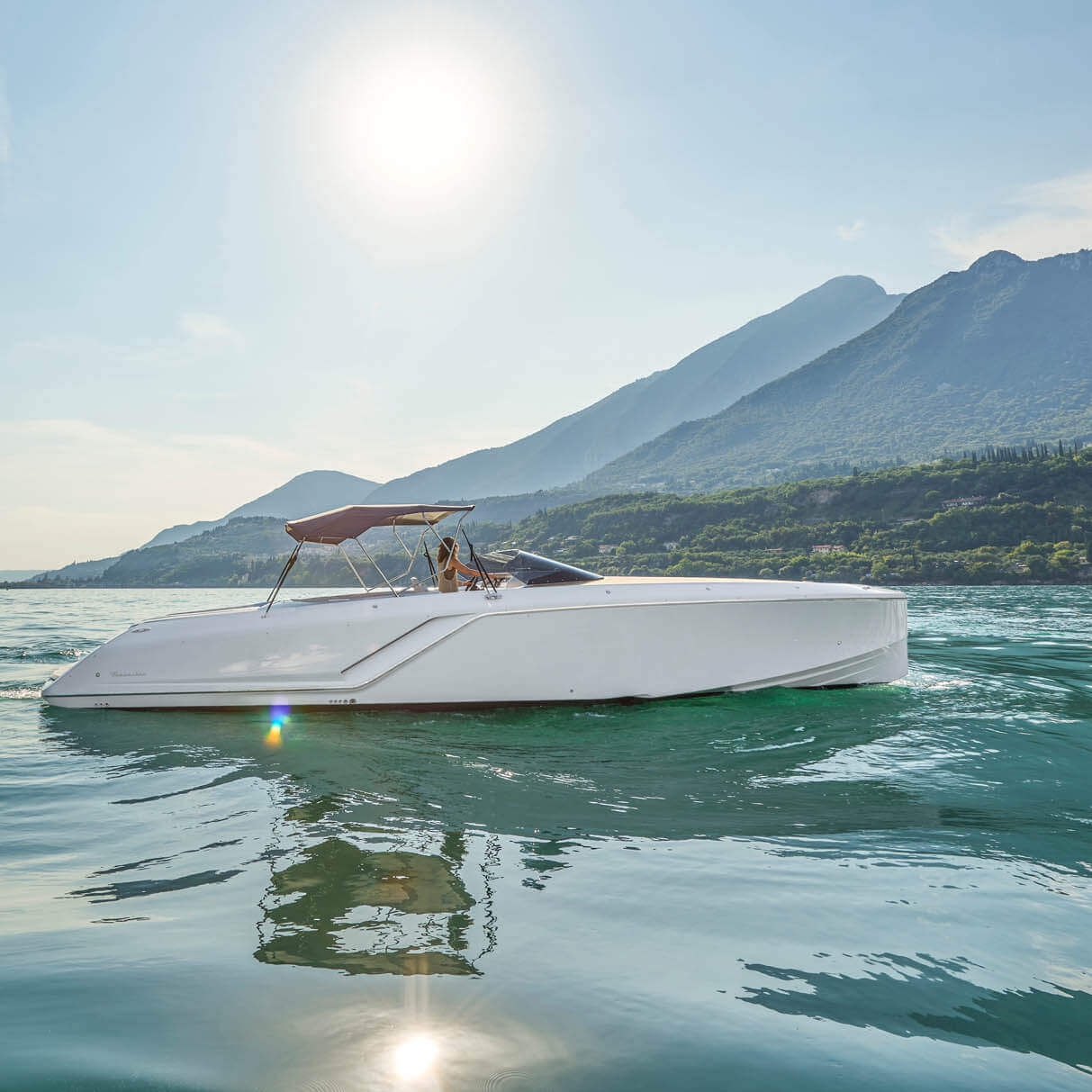 Lancha Express Cruiser com motor de centro - 1212 Ghost - FRAUSCHER ...