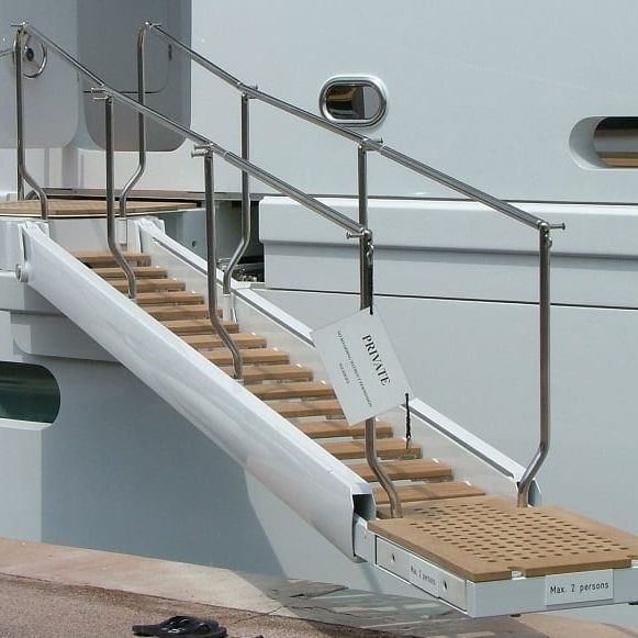 Escada para iate - Cramm Yachting Systems BV - pivotante / de segurança ...
