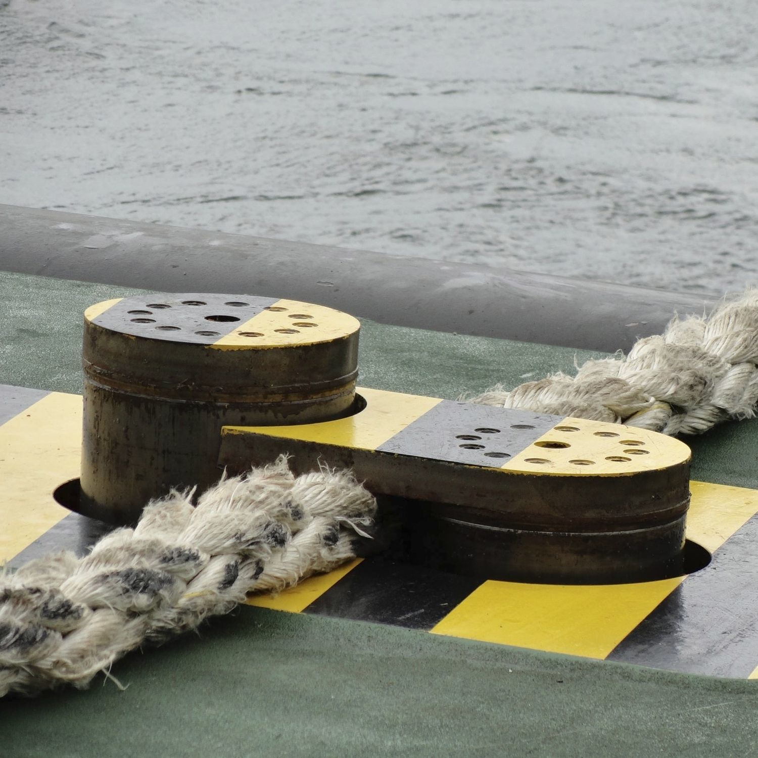 Passa-cabo para navio - Damen Marine Components - de rolos / retrátil