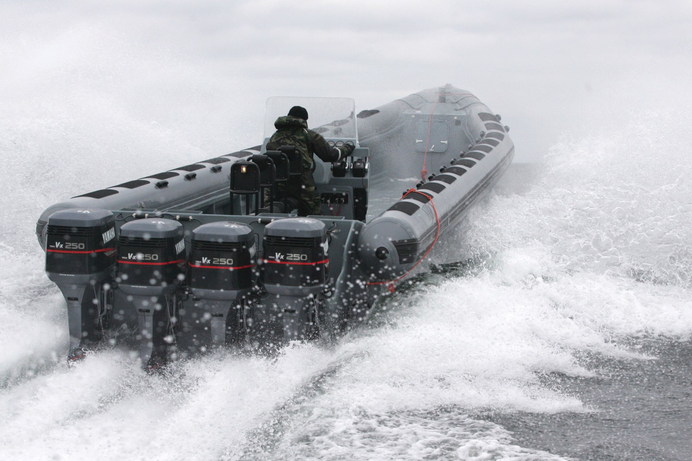 Barco profissional barco utilitário - MRC1250 - Madera Ribs - com motor ...