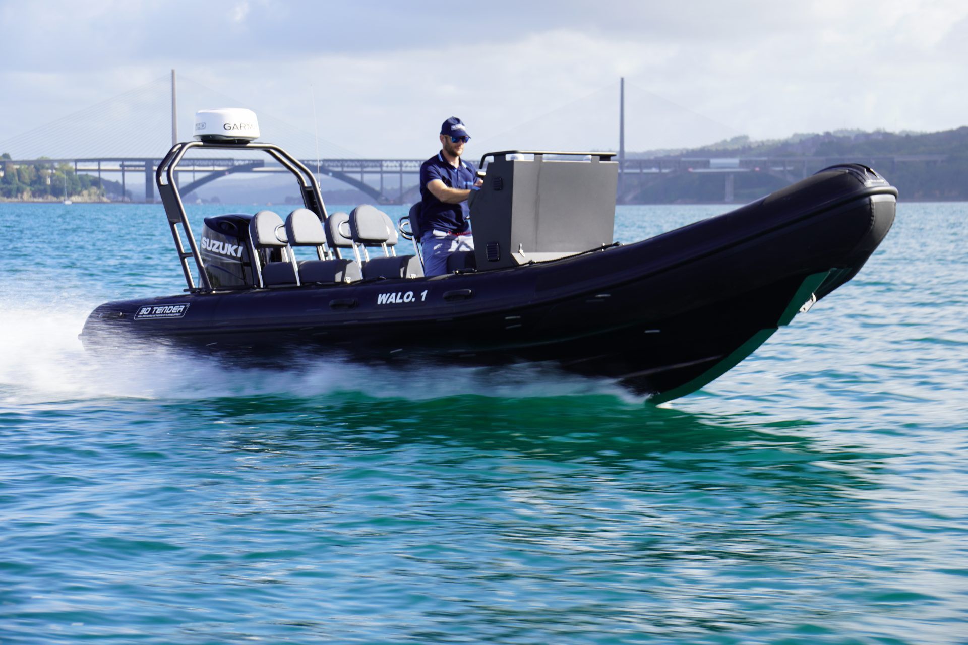Barco profissional com motor de popa - 670 - 3D MARINE - em compósito ...