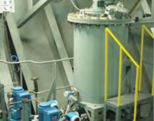 Sistema de tratamento de água de lastro / para navio / com filtro ...