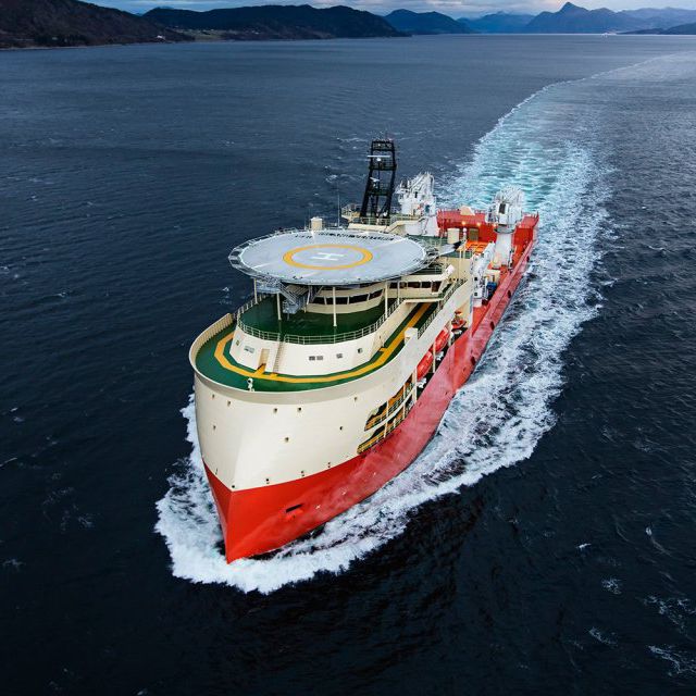 Navio de apoio offshore para a construção - Island Venture - ULSTEIN