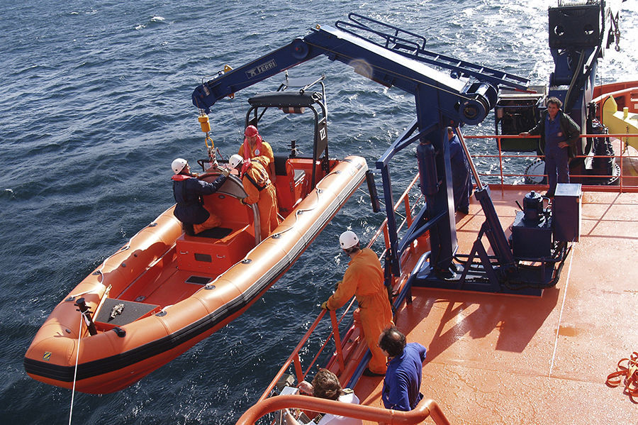 Turco para barco de salvamento - Luz de mar - Industrias Ferri, S.A ...