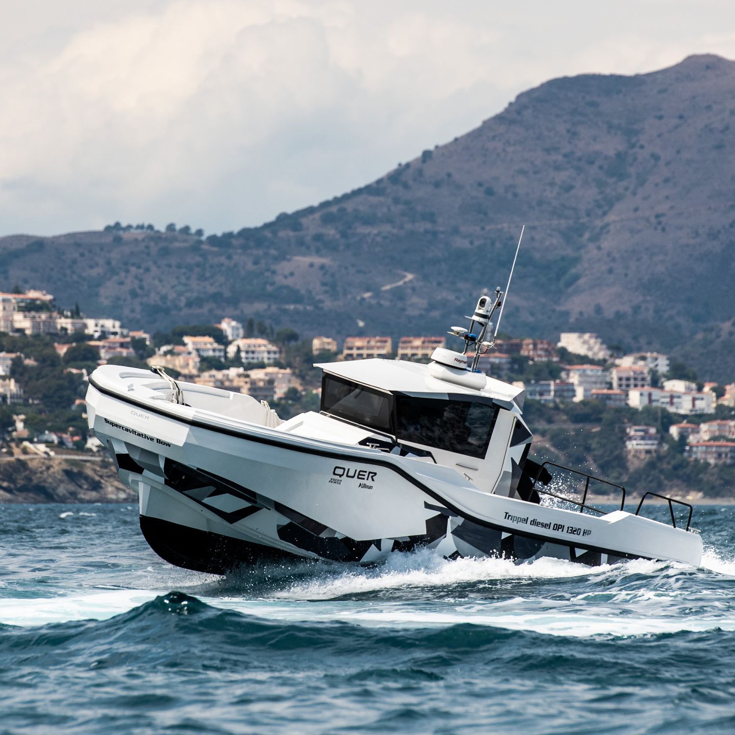 Barco profissional barco-patrulha - Q 50 Explorer - QUER PROFESSIONAL ...