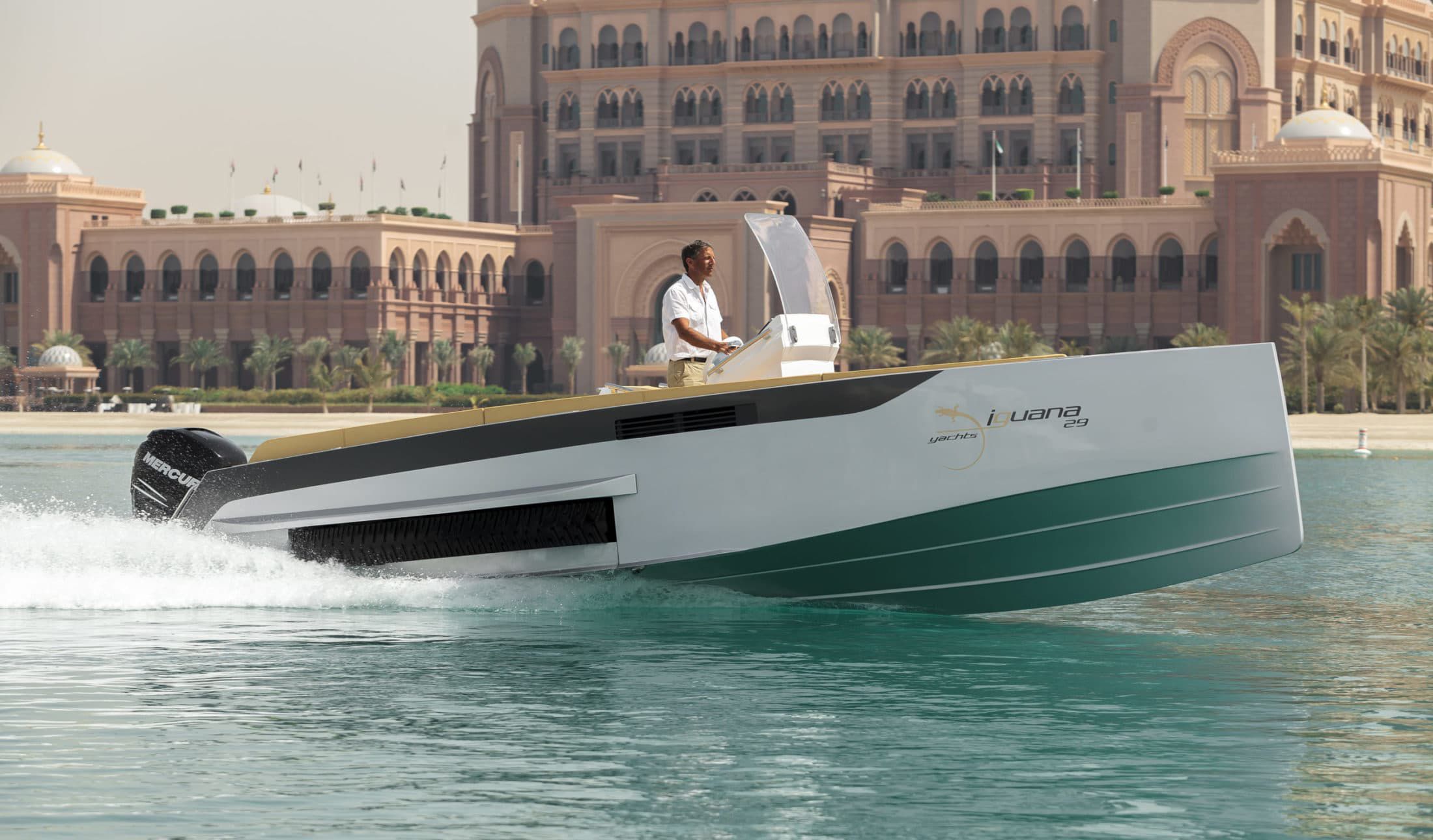 Lancha de console central com motor de popa - ORIGINAL - Iguana Yachts ...