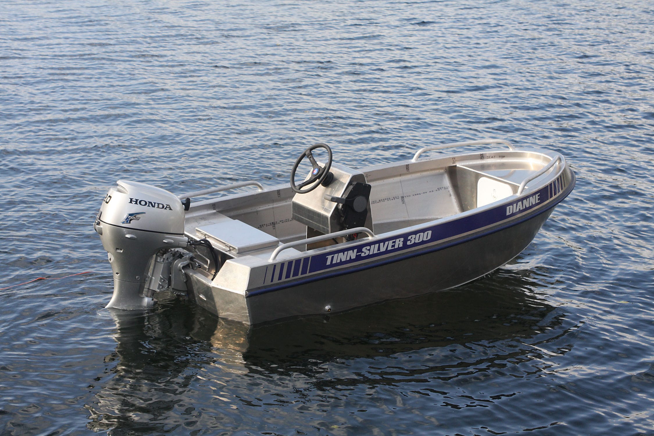 Bote com motor de popa - 300 - Tinn-Silver aluminium boats - open / de ...