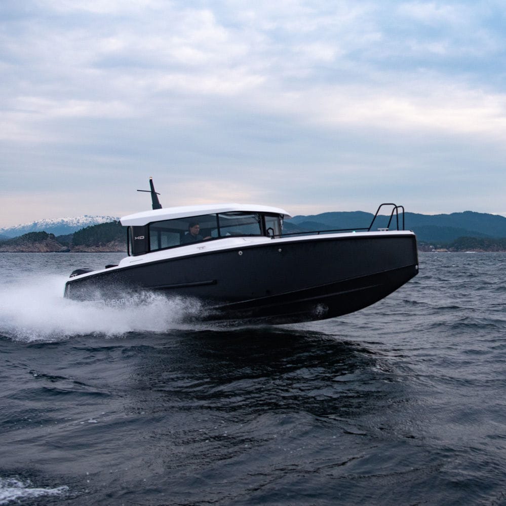 Lancha Cabin Cruiser com motor de popa - EXPLR 9 - XO Boats - com ...