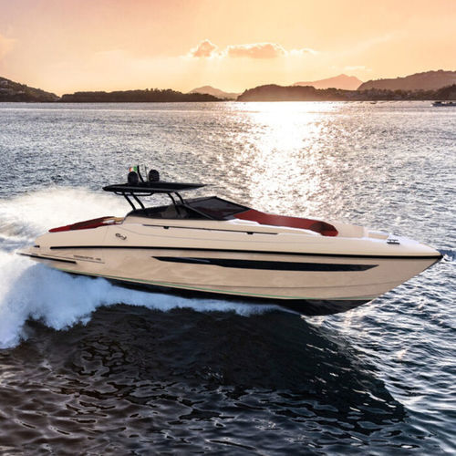 Lancha Express Cruiser com motor de centro - DAYTONA 45 - RIO YACHTS ...